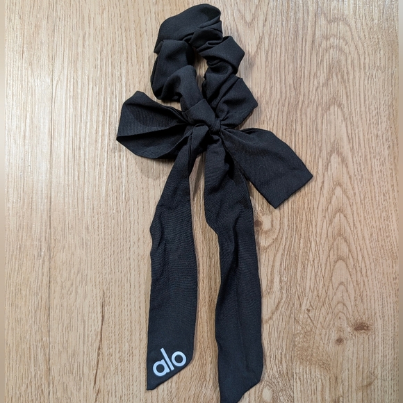 ALO Yoga | Accessories | Alo Yoga Tie Scrunchie | Poshmark